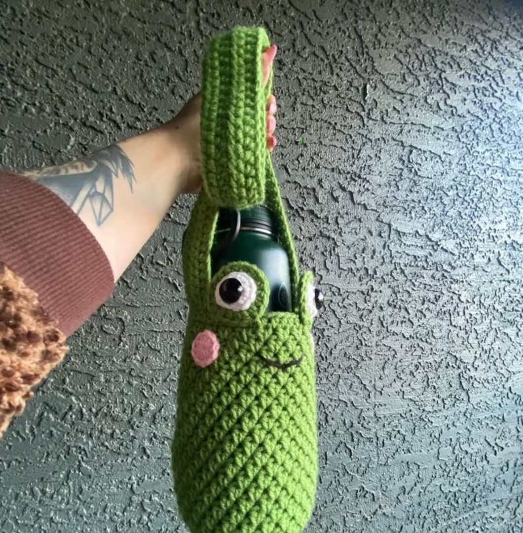 16 Free Crochet Water Bottle Holder Patterns to Make & Gift ...